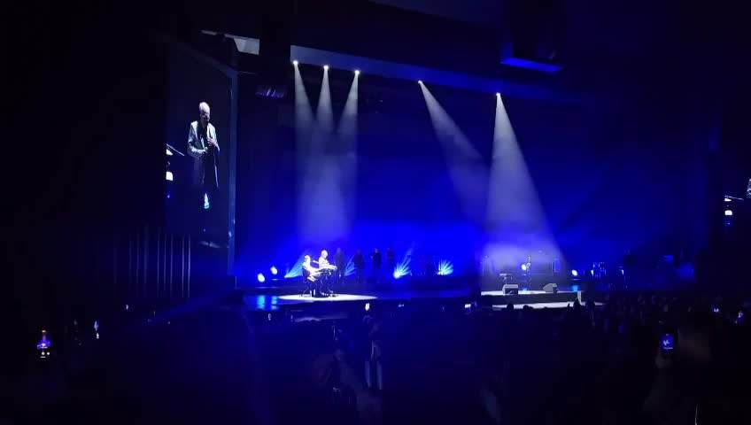 Željko Samardžić počeo koncert u prepunom SC, sa pesmom “Dobar dan ...