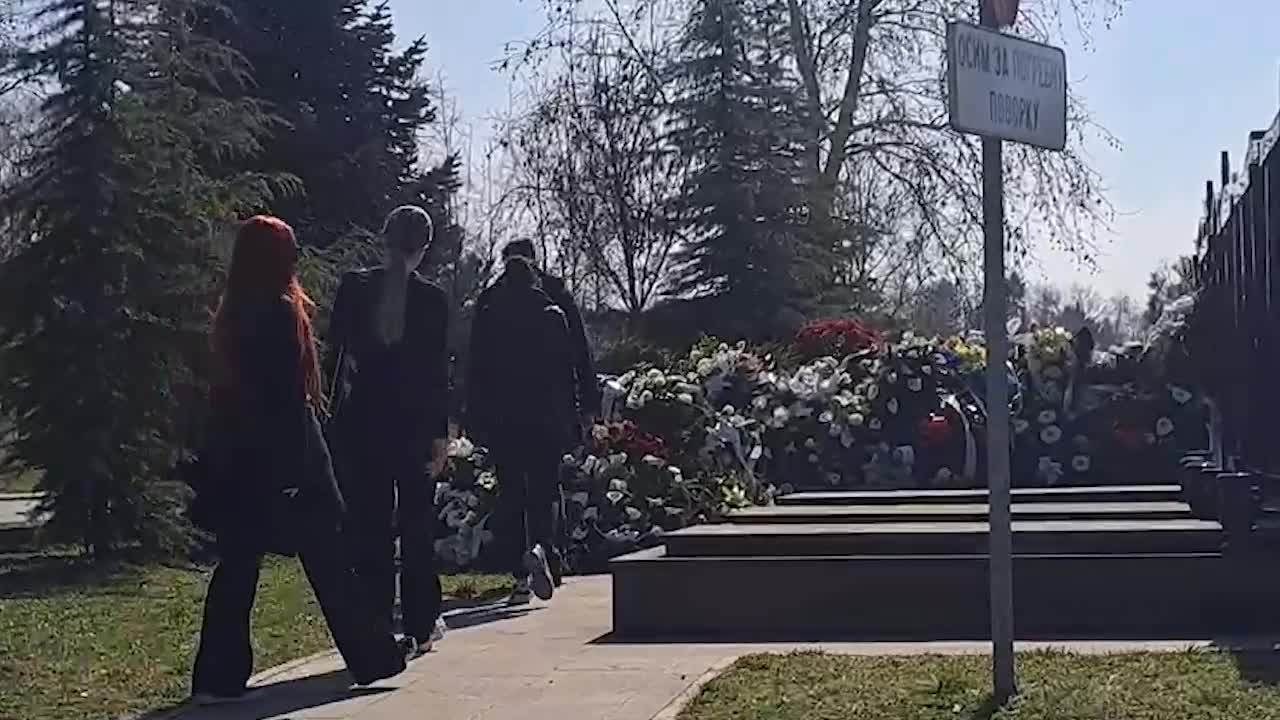 Porodica se okupila na grobu Saše Popovića | Adriamedia TV