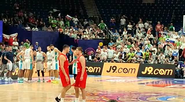 Poljaci razbijaju Slovence | Adriamedia TV