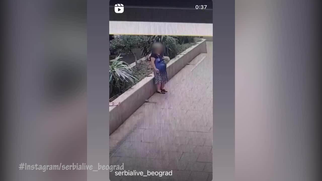 Pogledajte kako baba uzima tuđi telefon | Adriamedia TV