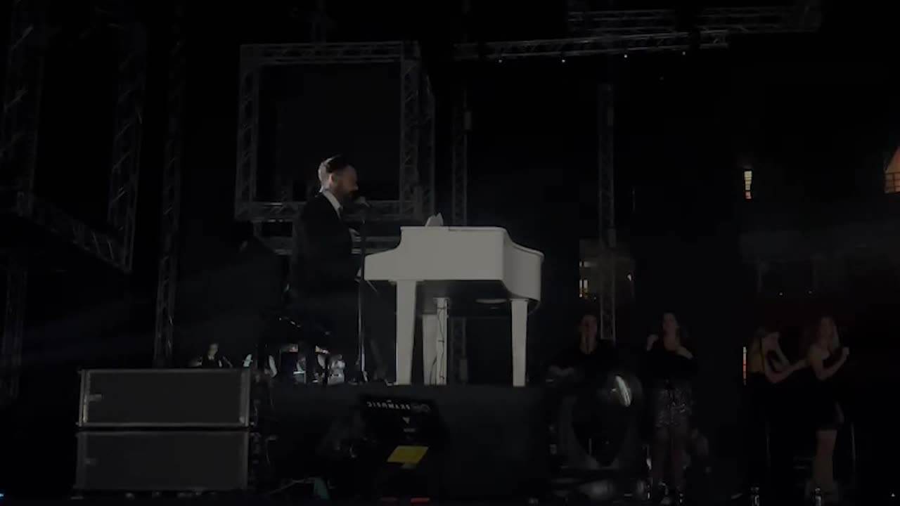 Grašo počeo koncert pesmpom "Jel ti reka ko" | Adriamedia TV