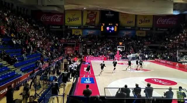 Igrači Zvezde i Partizana izašli na zagrevanje | Adriamedia TV