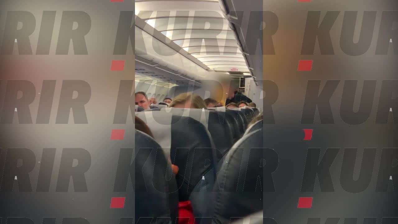 Luka Bojović u avionu za Srbiju | Adriamedia TV