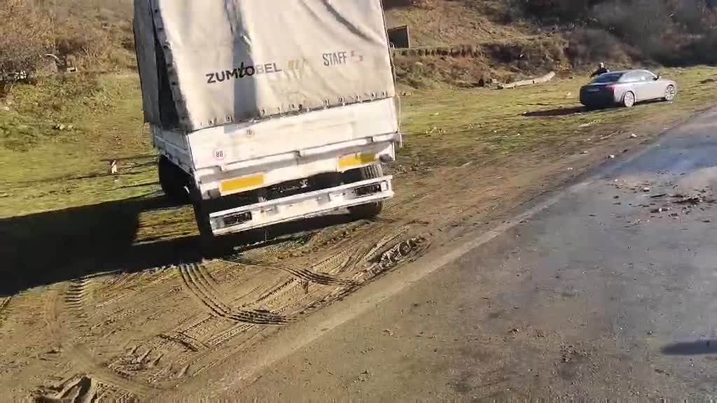 PRVA BARIKADA NA KIM UKLONJENA: Počelo uklanjanje i ostalih | Adriamedia TV