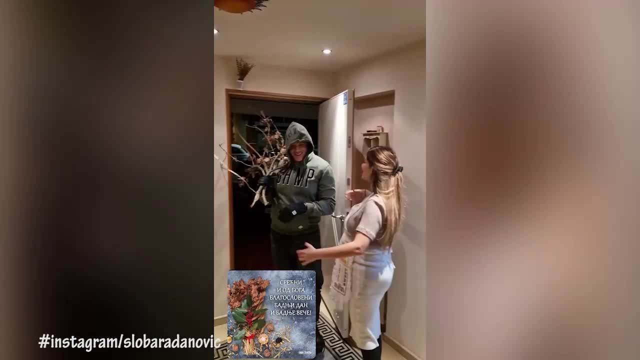 Sloba Radanović uneo Badnjak u kuću TV
