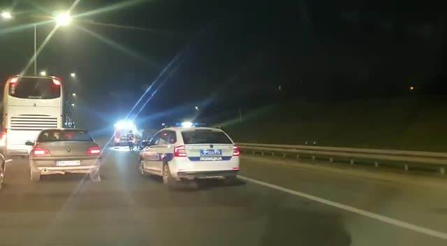 Automobil izgoreo na putu kod Laste | Adriamedia TV