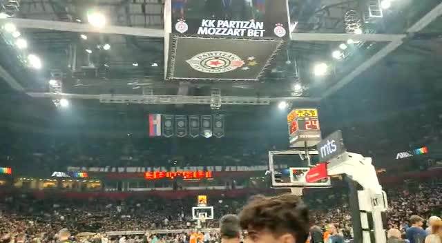 Vođa navijača Partizana se obraća svima u dvorani | Adriamedia TV