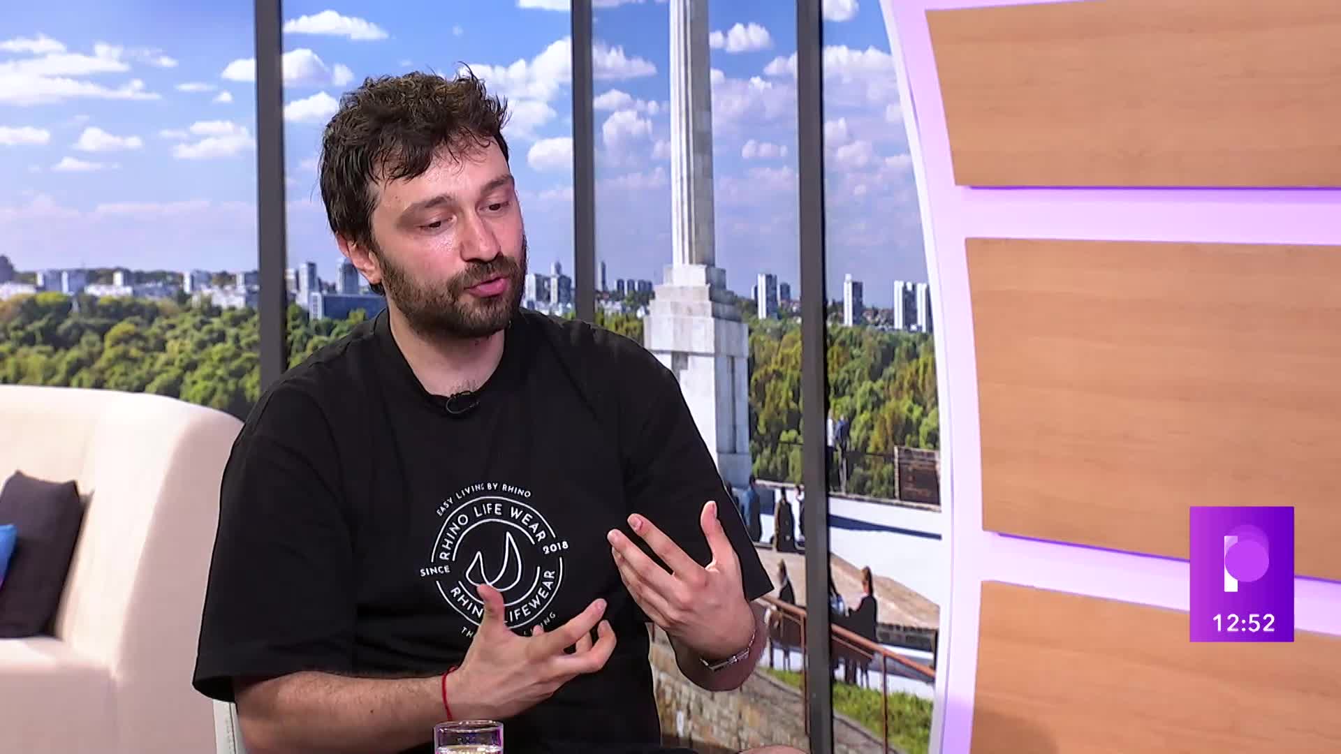 "PROFESORI TE UČE DA JE TO ISTO KAO KADA STAVIŠ RUKU NA STO!" Glumac ...