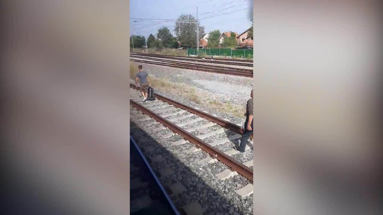 Umalo izbegnuta tragedija na pruzi Beograd-Novi Sad | Adriamedia TV