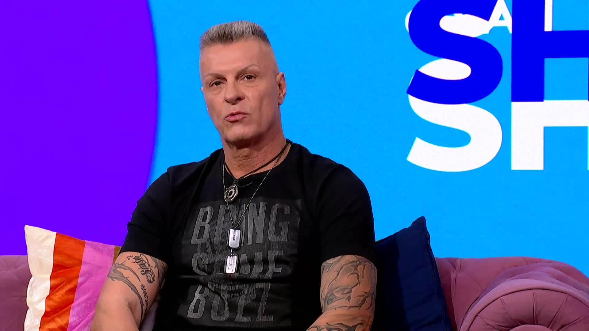 "PEVAO SAM VOKALE ZA PESMU LEPE BRENE, U DŽAKOVIMA SMO NOSILI PARE ...