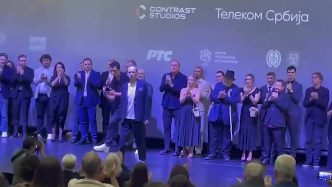 Laušević na premijeri posle izlaska iz bolnice | Adriamedia TV