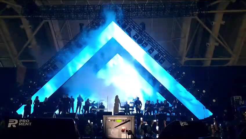 Aleksandra Prijovic pocetak koncerta Zetra | Adriamedia TV