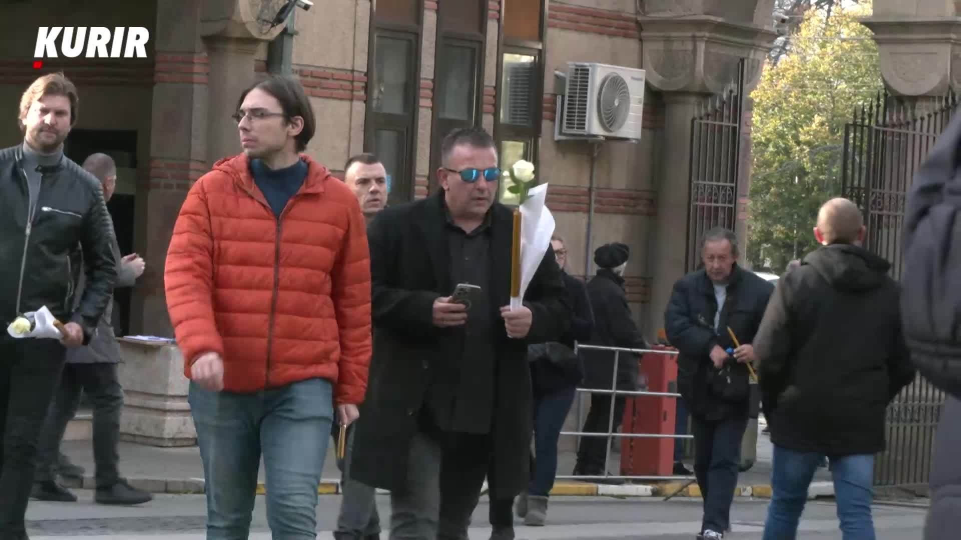 OVAKO JE ŽARKO LAUŠEVIĆ ISPRAĆEN OD STRANE KOLEGA NA VEČNI POČINAK ...