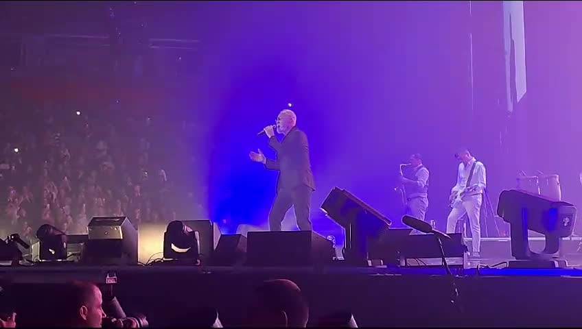 Dino Merlin započeo svoj četvrti koncert u Beogradu | Adriamedia TV